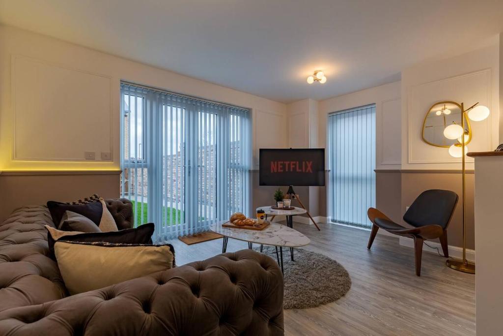Sherlock Urban Escape Stylish 4BR Townhouse with Garden and Parking ...