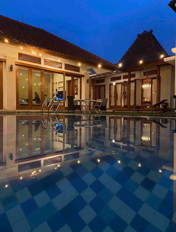 VILLA Pavilion Garden with PRIVATE SWIMMING POOL, Bandung (updated ...