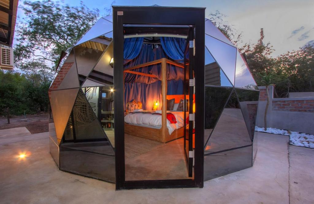 IHLATHi Glass Dome, Marloth Park (updated prices 2025)