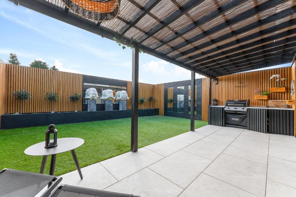 Naia, Parkstone (updated prices 2025)