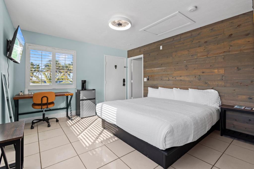 Standard Hotel Room - King Bed #2, Fort Pierce (updated prices 2025)