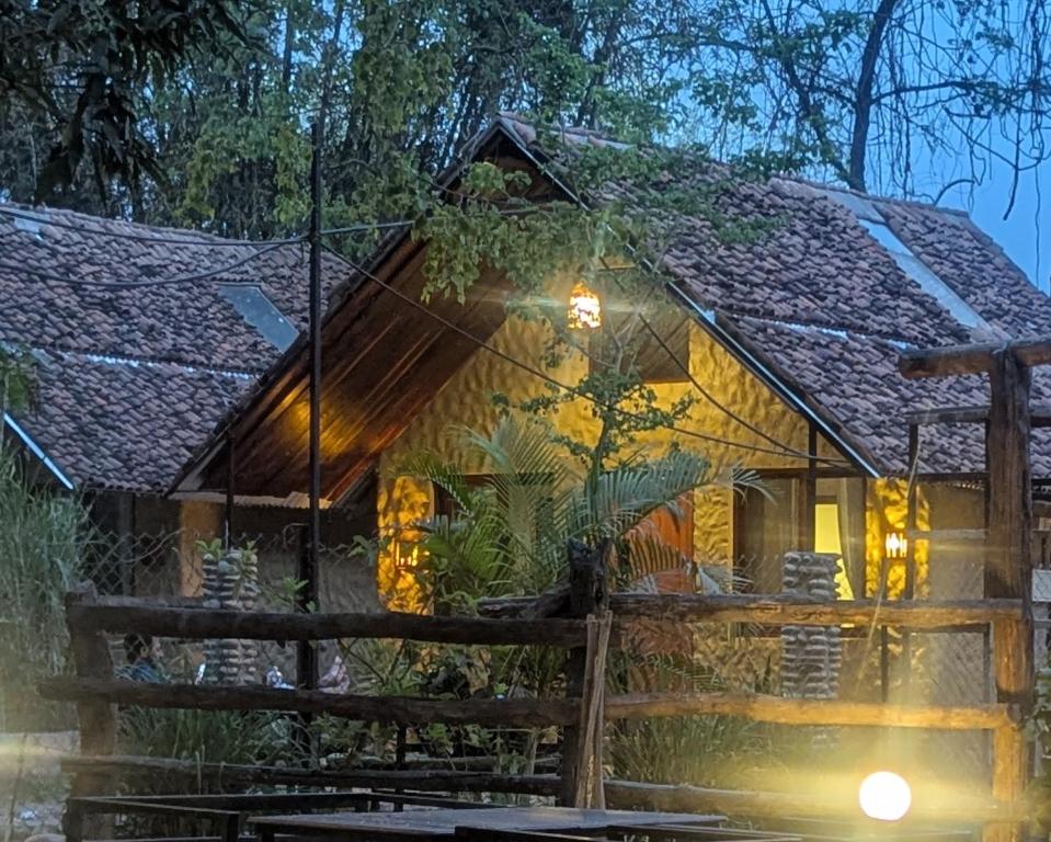 Thori Jungle Resort, chitwan National park, Bhikhnā Thorī (updated ...