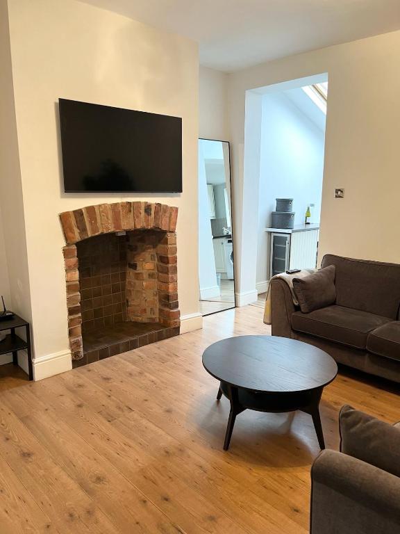 Stunning Character Home - Village Centre, Warrington (updated prices 2025)