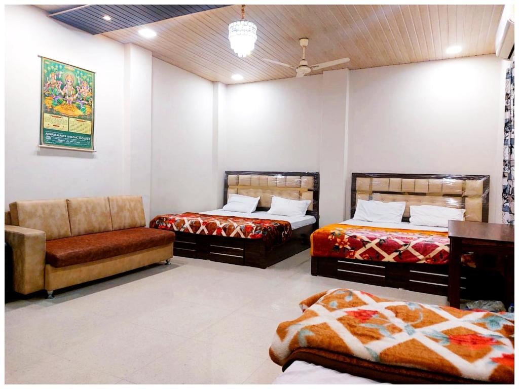 VARANASI HOTEL K P V near varuna river and temple, Varanasi (precios ...