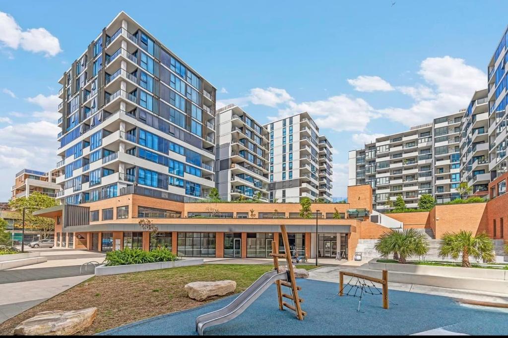 Modern Luxury 2-Bedroom Apartment in the Heart of Bankstown, Bankstown ...