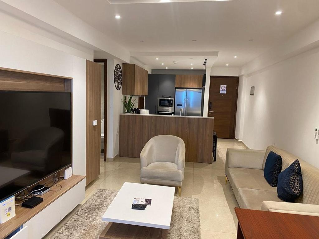 KLA at SOLARIS, Accra (precios actualizados 2025)