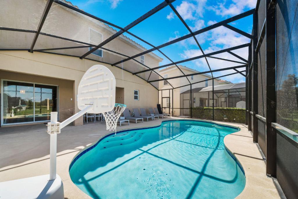 8005 Oak Shadow Ct, Davenport (updated prices 2026)