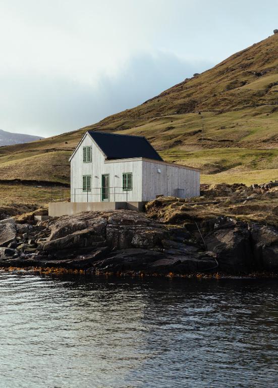 Fiskahúsið - Waterfront Cabin - Stunning Views, Kaldbak (updated prices ...