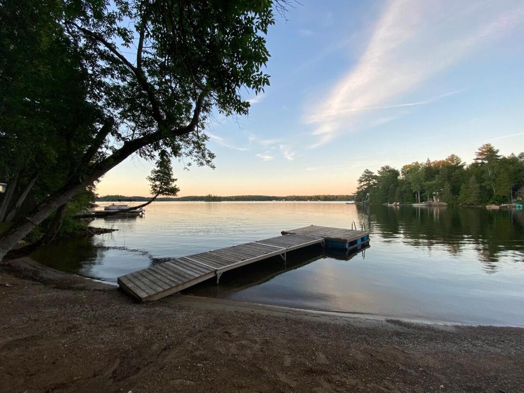 Shadow Lake Waterfront Oasis, Kawartha Lakes (updated prices 2026)