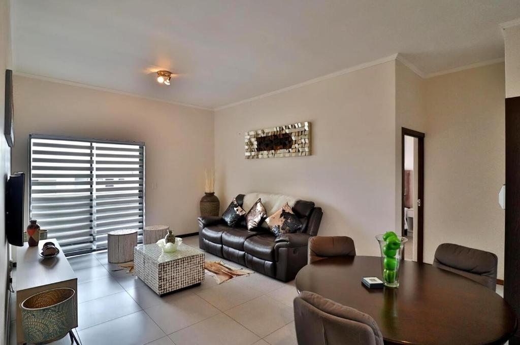 Classy Apartment 1, in Golf Estate with UPS, Roodepoort (updated prices ...