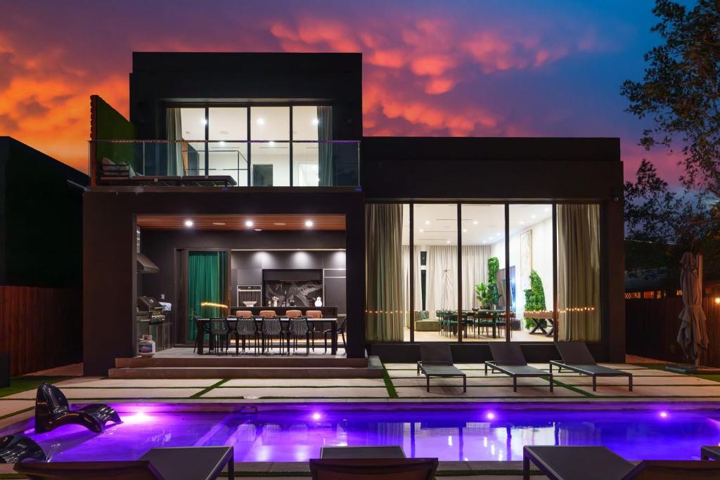 Modern Build Heated Pool Huge Open Concept, Miami (updated prices 2025)