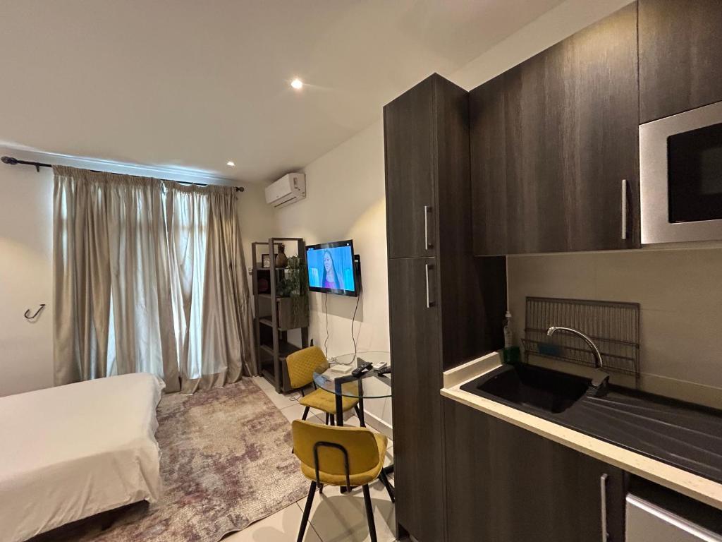 Cosy studio with a view, Accra (updated prices 2025)