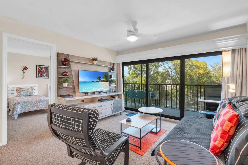Second Floor With Lake and Fountain View, Naples (updated prices 2025)