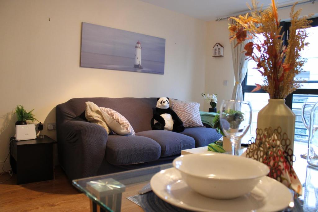 Walkable to Tower Bridge, Wifi, Station 5 Minutes ,Smart TV, London ...