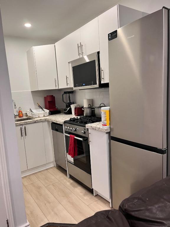 1st Floor Separate Entrance Bachelor-Studio Apartment Near Hamilton ...
