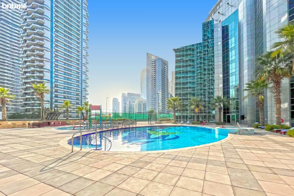 bnbmehomes - DAMAC Waves Tower, Dubai (updated prices 2025)
