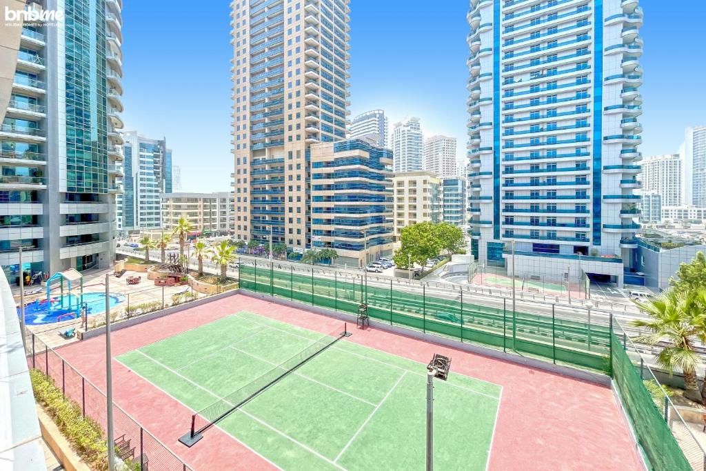 bnbmehomes - DAMAC Waves Tower, Dubai (updated prices 2025)