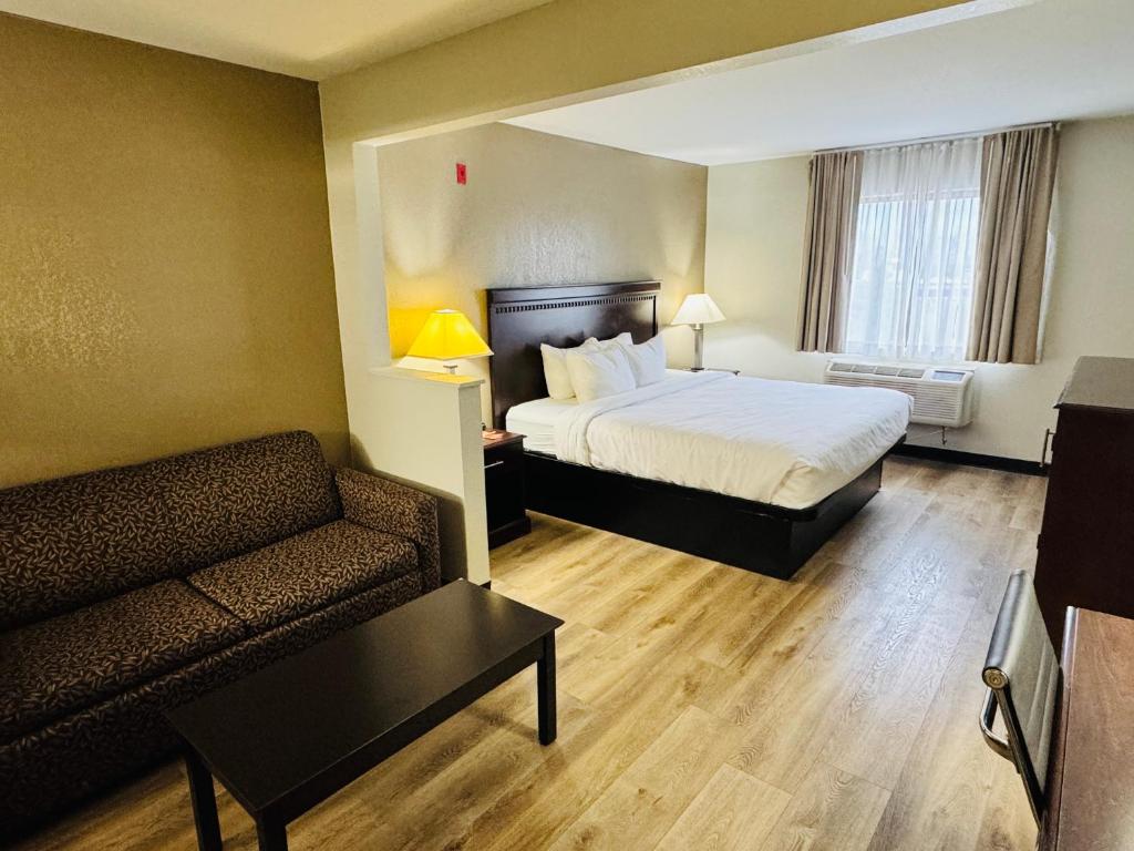Econo Lodge Inn & Suites Monroe, Monroe (updated prices 2025)