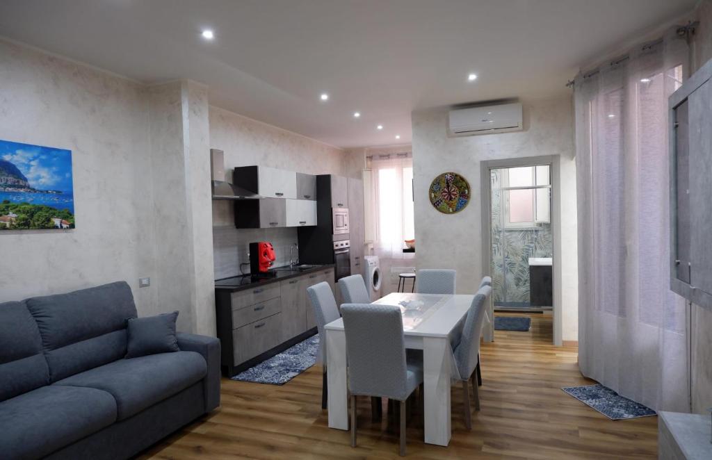 Oreto Central Station, Palermo (updated prices 2025)