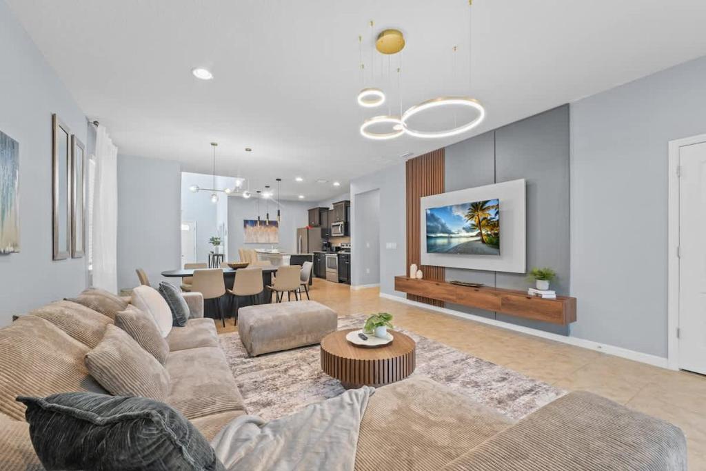 SUPER PAD- 6BDRs w POOL TABLE MOVIE LOFT GAMEs, Kissimmee (precios ...