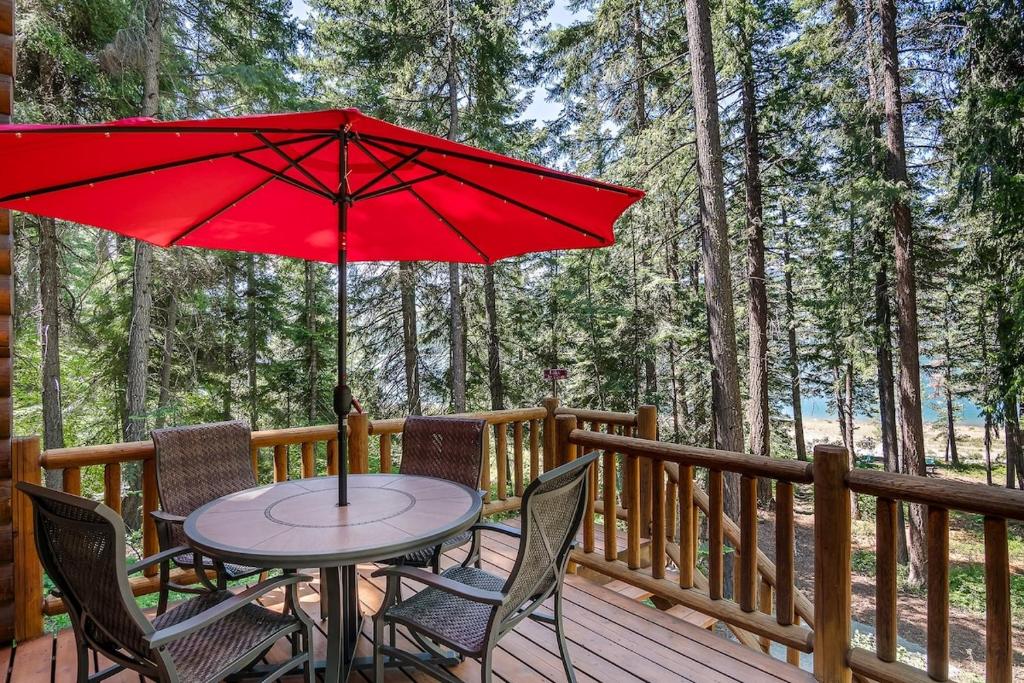 Lakefront Log Cabin with Hot Tub, Huge Game Room and Direct Access to ...
