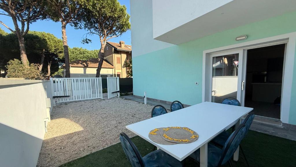 CV003 - Cervia, ampio trilocale con corte esterna e posto auto, Cervia ...