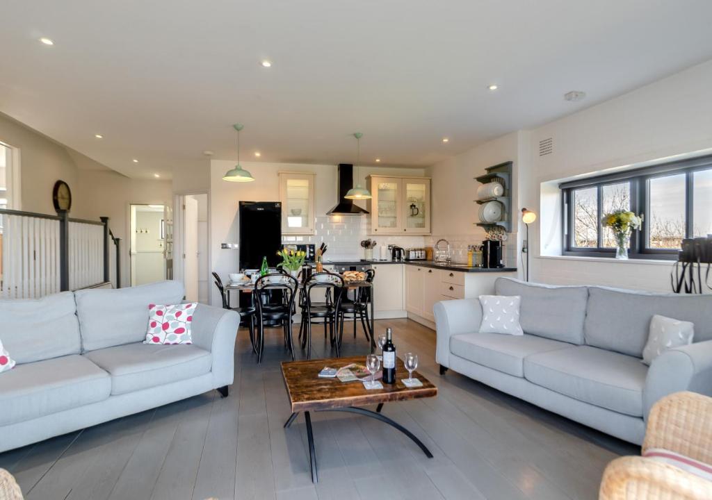 Barn Owl Oxley Dairy, Hollesley (updated prices 2025)