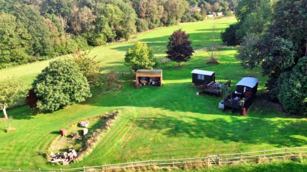 Finest Retreats- Shepherds Hut at Hilltop Farm, Romsey (updated prices ...