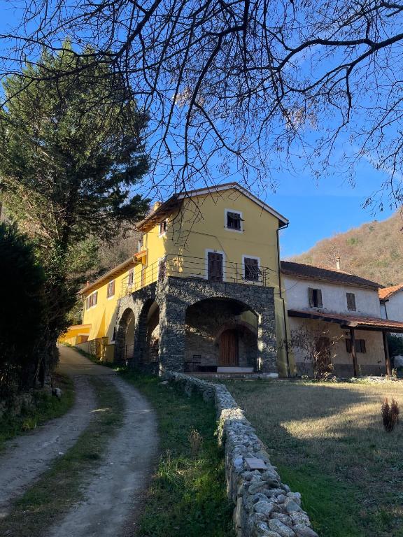 Sorprendente oasi nei boschi di Savona, Altare (updated prices 2026)