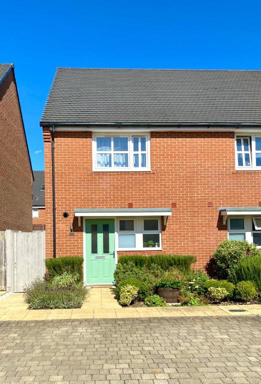 Lovely 2 bedroom home, Enham-Alamein (updated prices 2026)