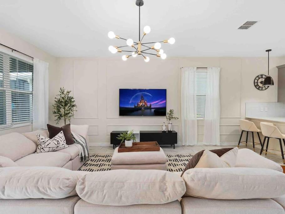 Super Amusing - 9BDR 5BA - MOVIE ROOM & SLEEPs 34, Kissimmee (updated ...