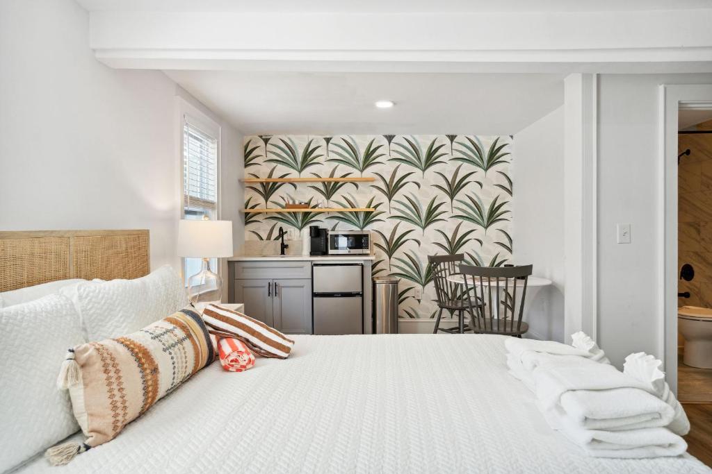 Folliday Inn - The Falls Flyer - Room 14, Folly Beach (updated prices 2025)