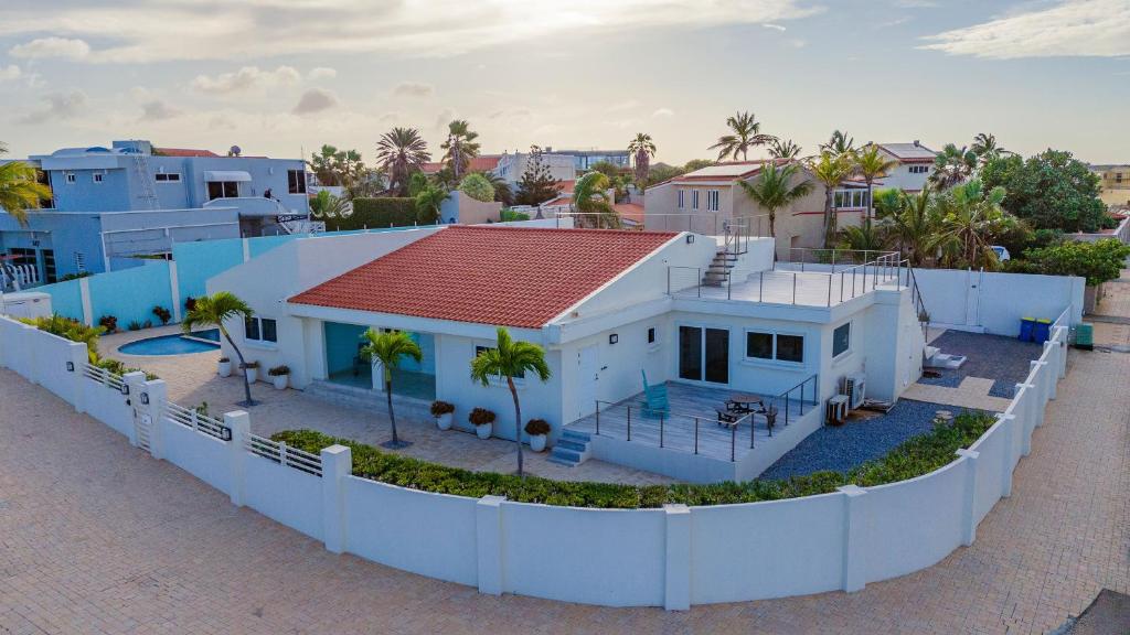 Arashi Ocean Home Retreat, Palm-Eagle Beach (updated prices 2025)