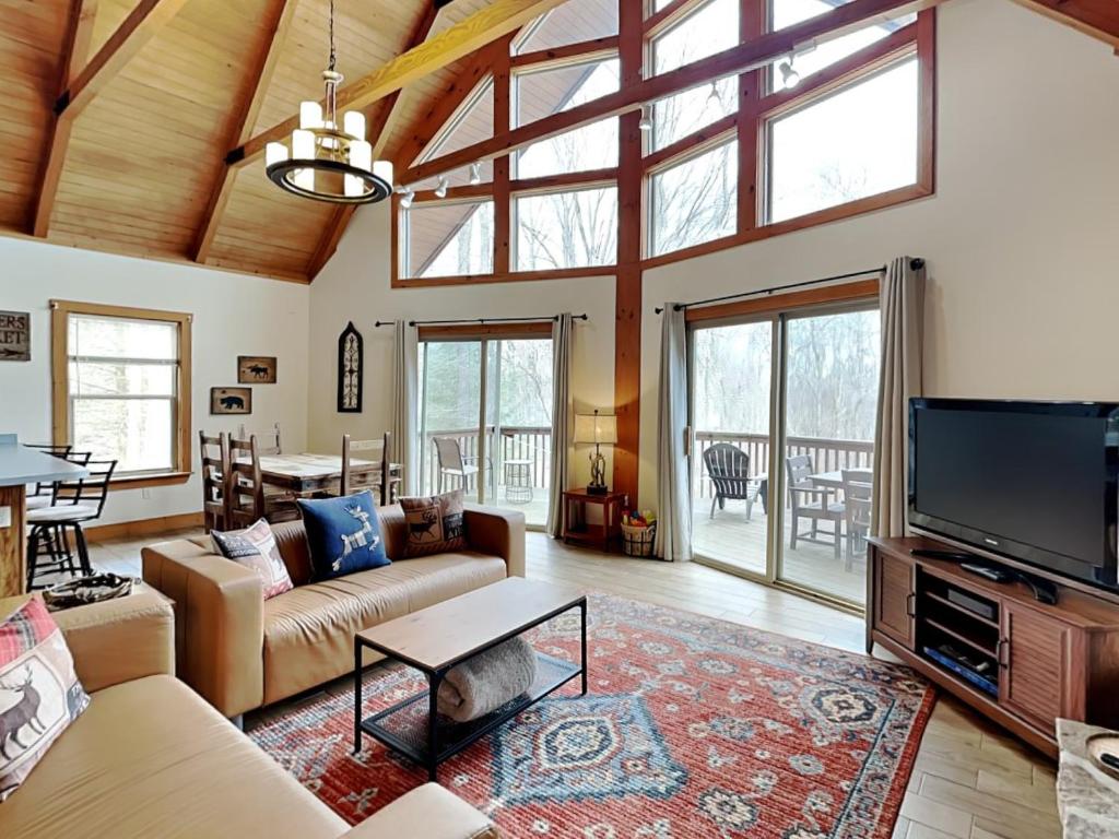 Howling Wolf Den, Oakland (updated prices 2025)