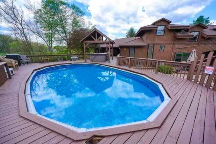 Majestic Home in Hocking wPool Jacuzzi Basketball, McArthur (updated ...