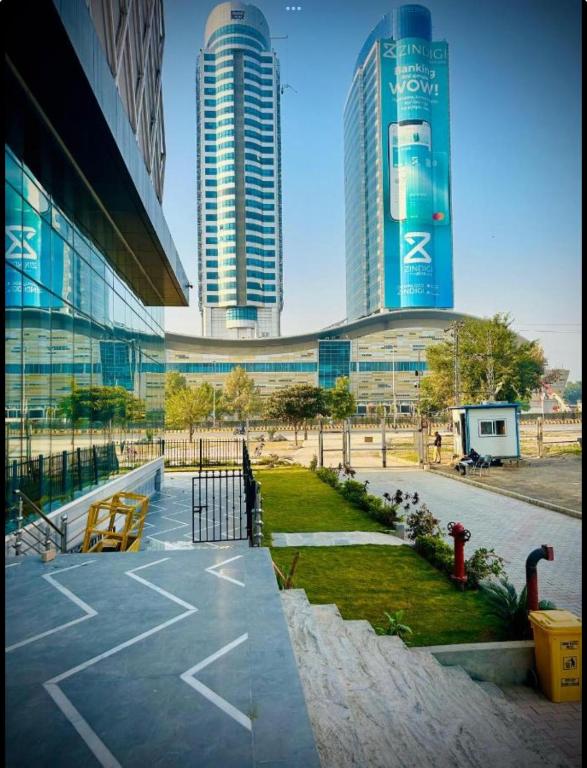 Elysium Tower Opposite Centaurus Mall Islamabad（イスラマバード）：（最新料金：2025年）