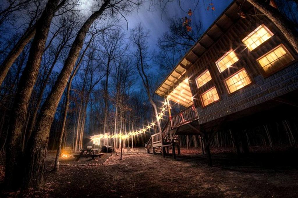 Tree House Glamping near Fall Creek Falls State Park and Chattanooga ...