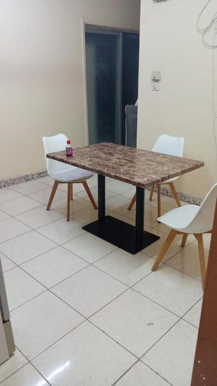 Beds and hotel rooms in the Emirate of Ras Al Khaimah Al Dafan area ...