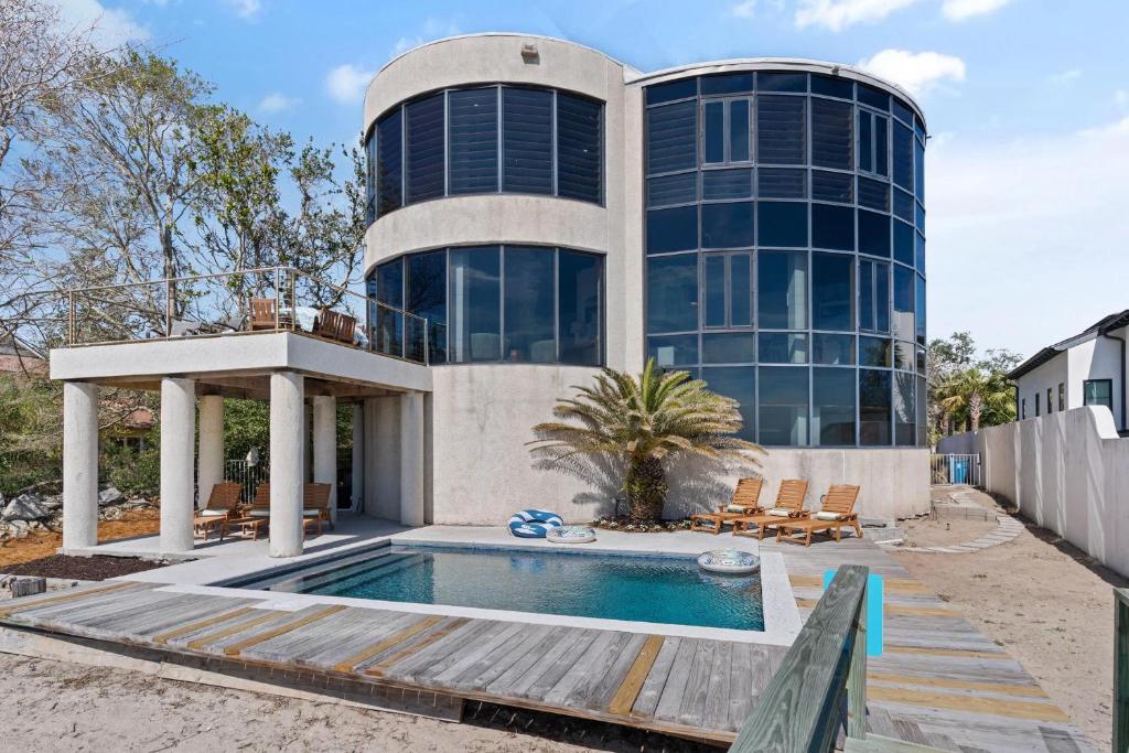 The Iconic Round House - 91 Gould St, King City (updated prices 2025)