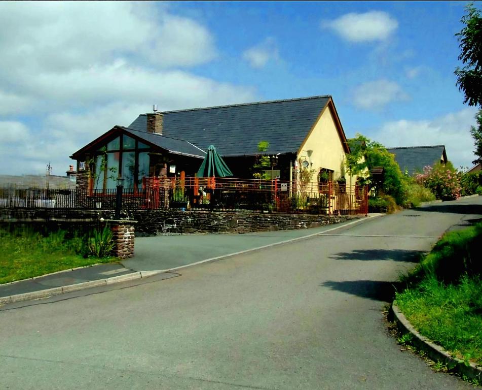Castle Lodge - Brecon Beacons Accommodation, Sennybridge (updated ...