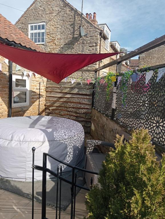 Larch Cottage Ruston dog friendly with hot tub, Scarborough (updated ...