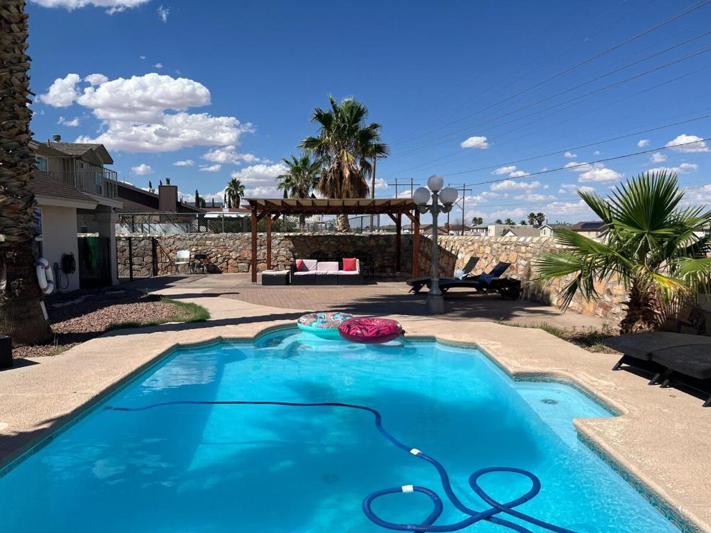 The Pool House near Shopping, Hiking & Fort Bliss, El Paso (updated ...