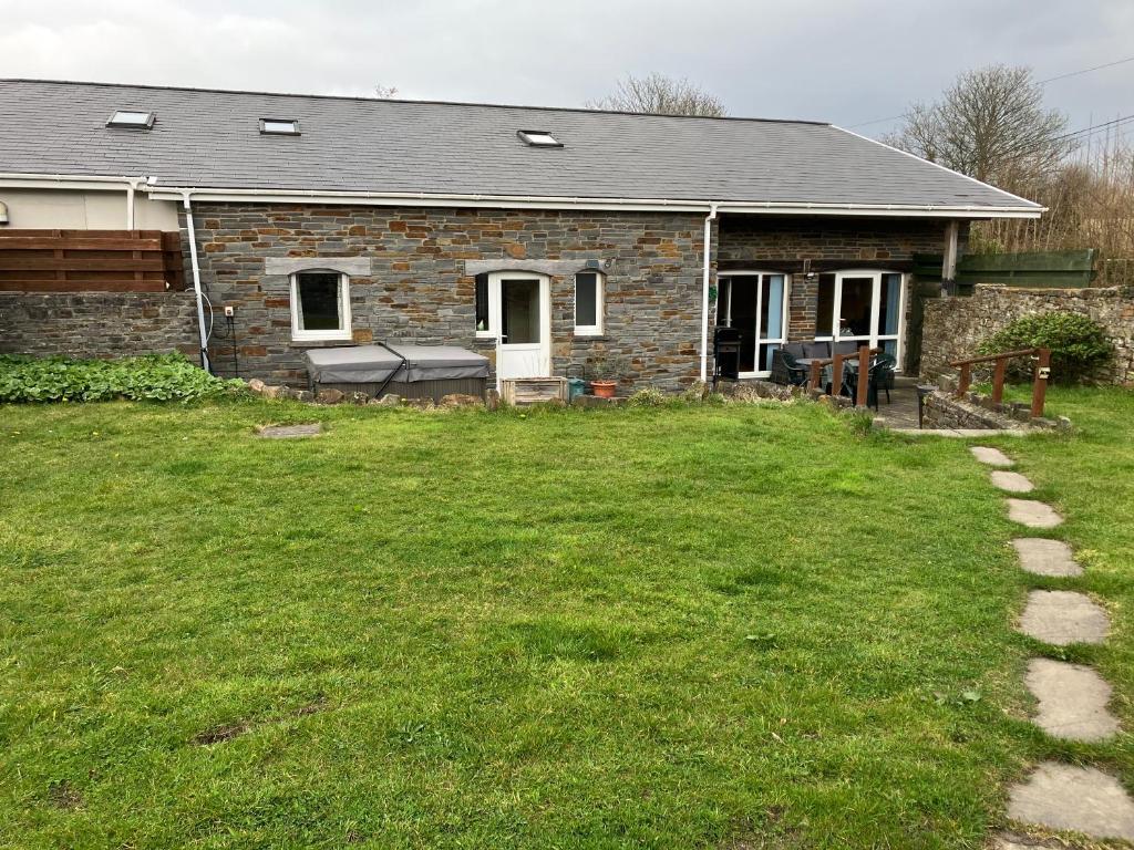 Glanmwrwg Barn, Llanelli (updated prices 2026)