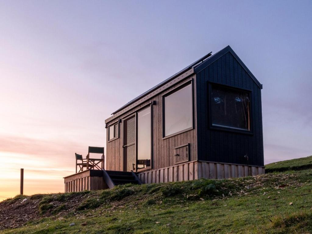 Disconnect in a Private Nature Cabin - Luen, Hallston (precios ...