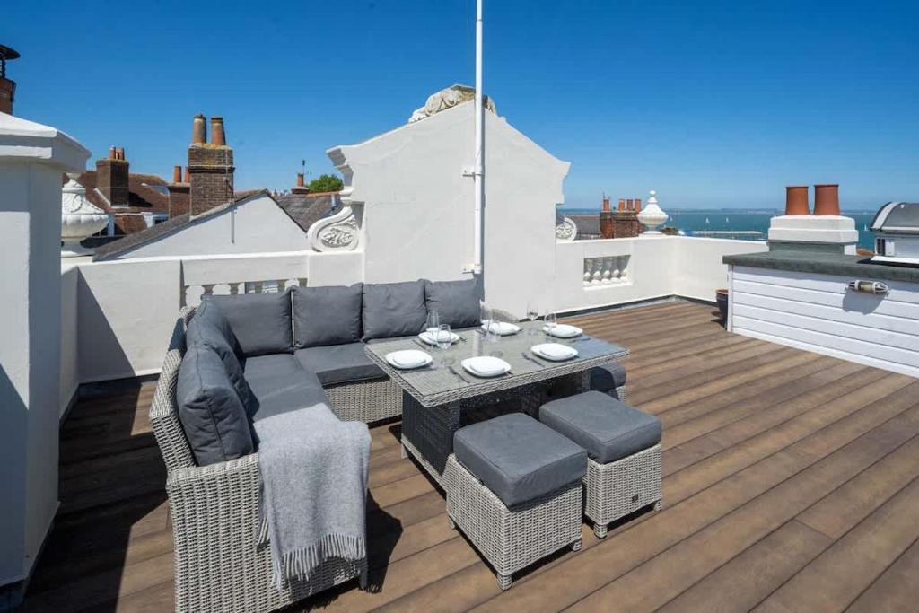 Theatre House, Cowes (updated prices 2026)