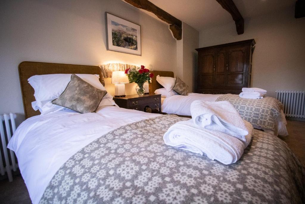 Y Castell, Llangadog (updated prices 2026)