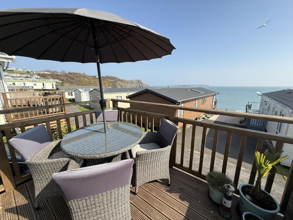 Lydstep Beach Village - 291 Caldey View, Lydstep (updated prices 2025)