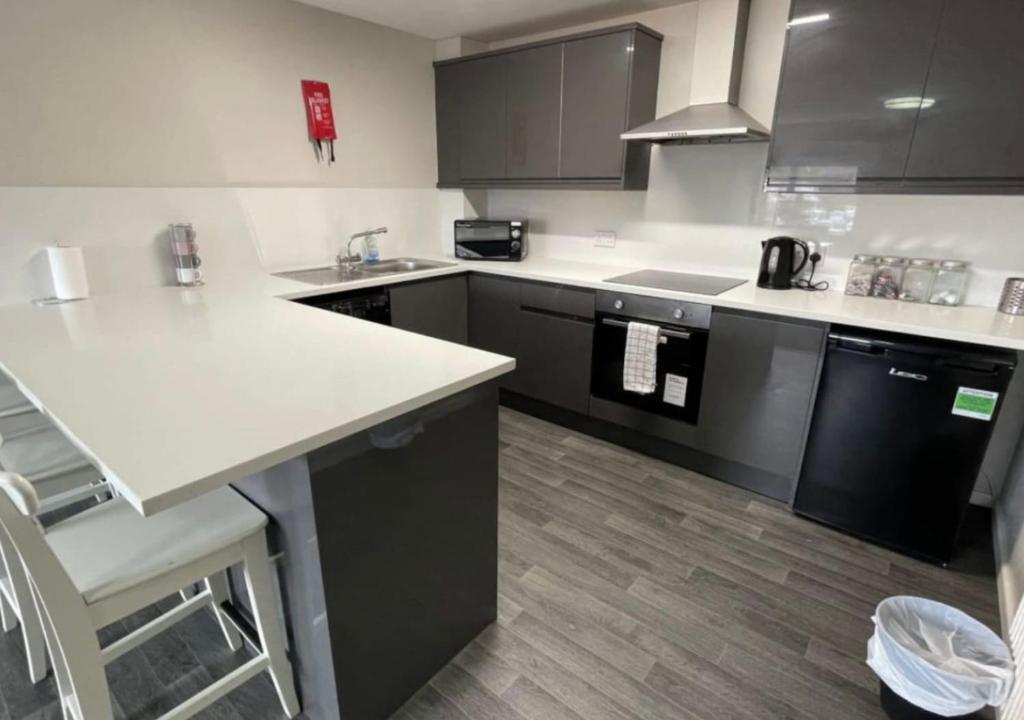 RYAN I AIR I BNB - 102 Mill Street - Free Parking, Liverpool ...