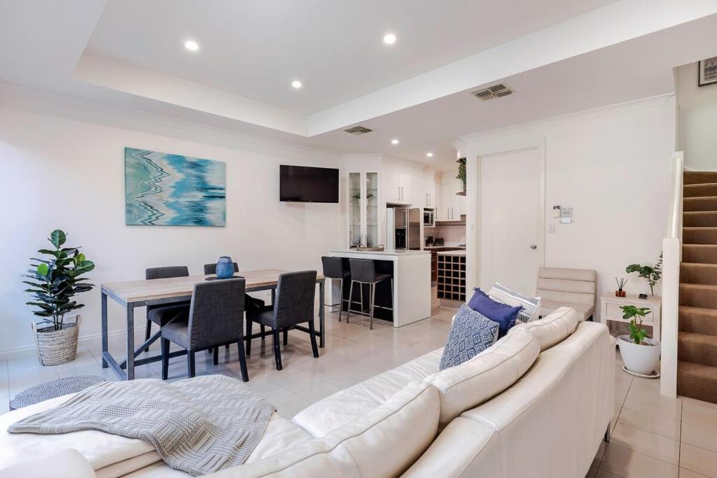 The Terrace - close to Adelaide Oval Cafes CBD Shopping, North Adelaide ...
