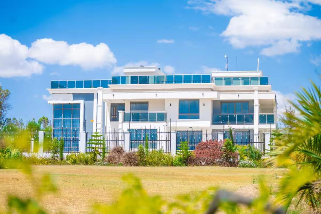 Ivory Mansion, a luxurious 5br Villa nestled on 3acres with stunning ...